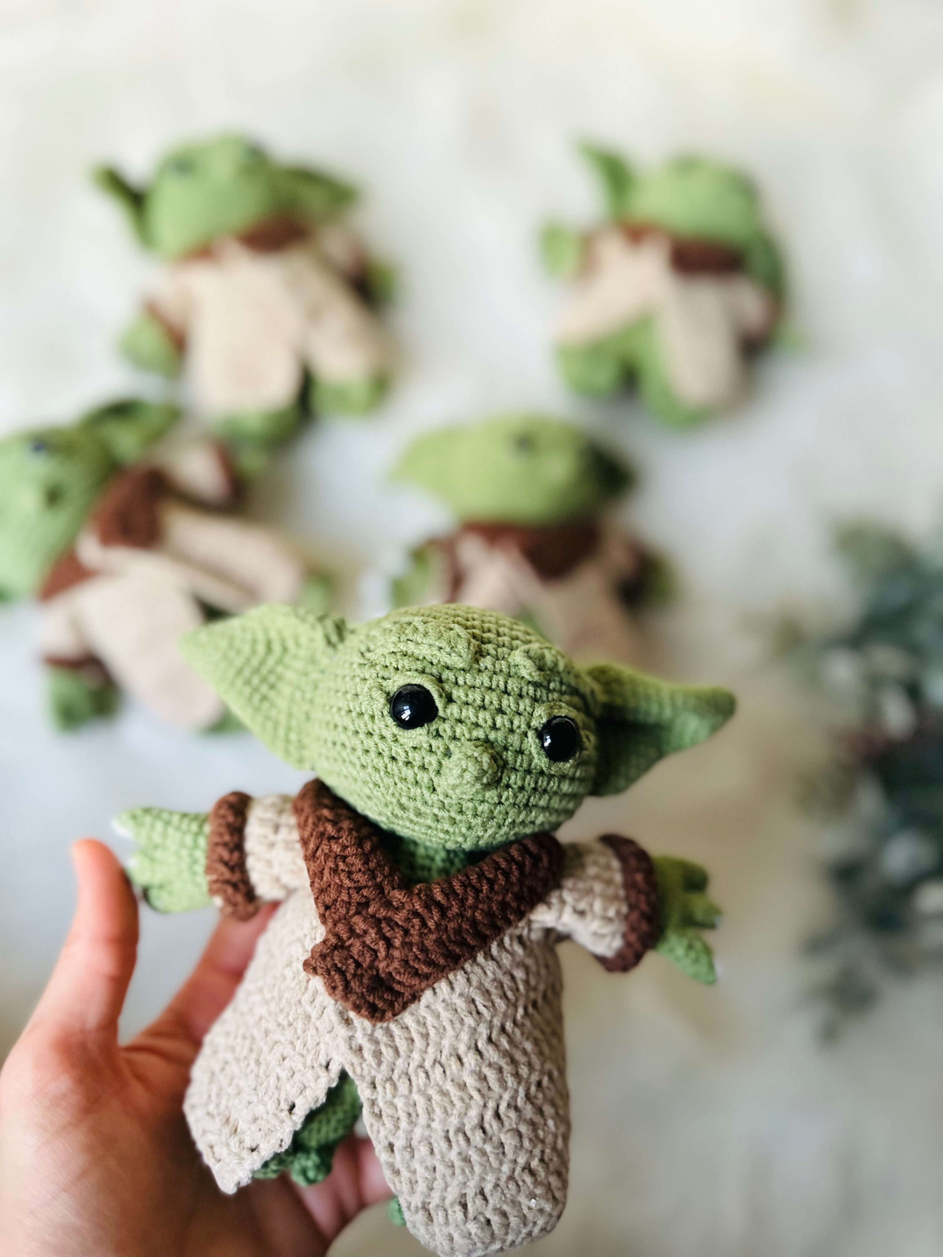 Adorable Hand-Crocheted 'The Child' (Baby Yoda) Amigurumi – The Crochet ...